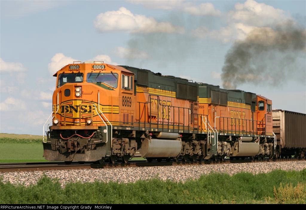 BNSF 8869